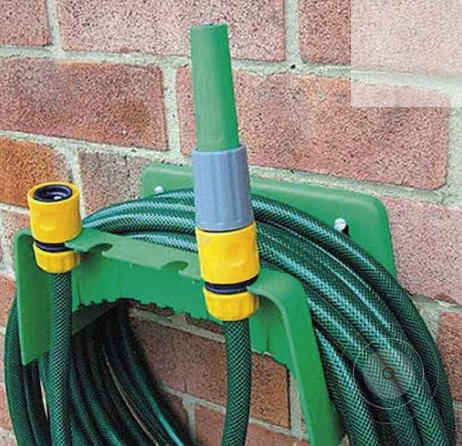 علاقة بربيش ماء بلاستيك